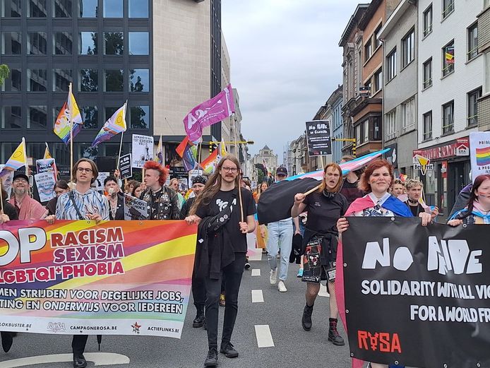 ‘Pride is Protest'-manifestatie trekt 250 betogers: “Rechten worden ...