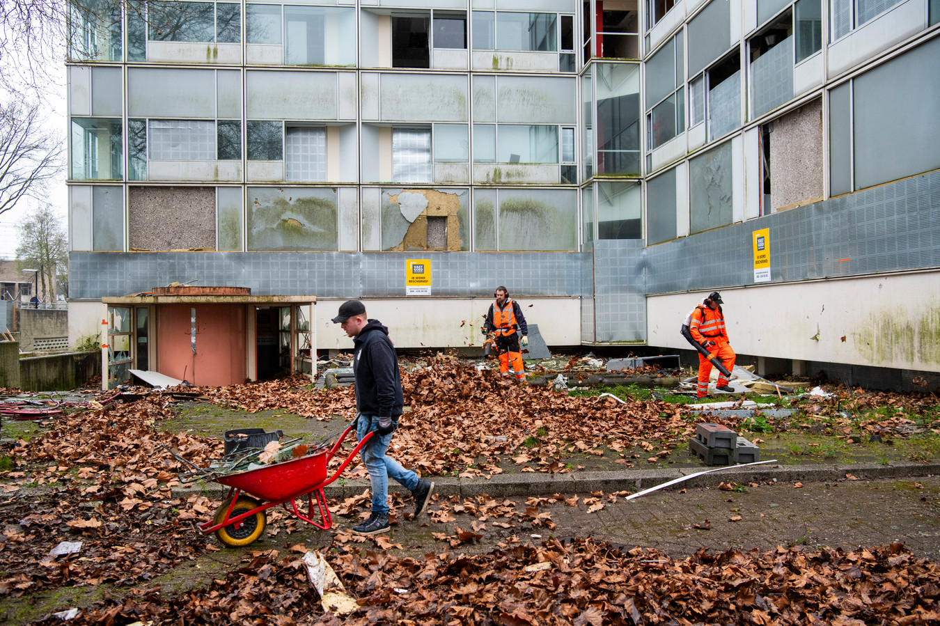 Troep, vandalisme, overlast: opruimactie bij dit beroemde gebouw in ...