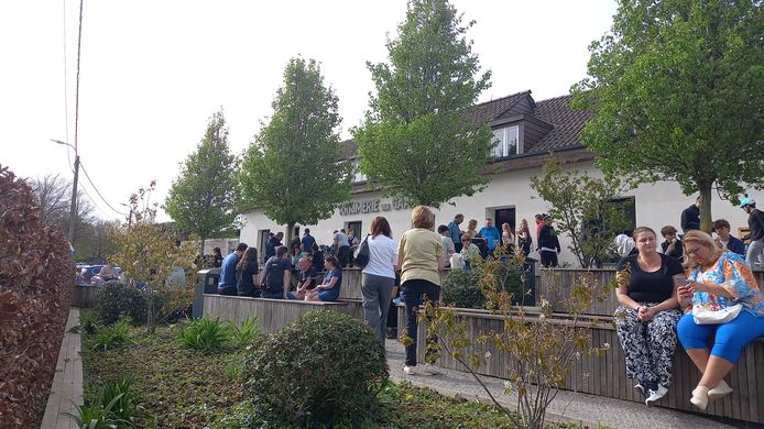 Eerste warme lentedag lokt veel bezoekers naar Gaasbeek | Lennik | hln.be