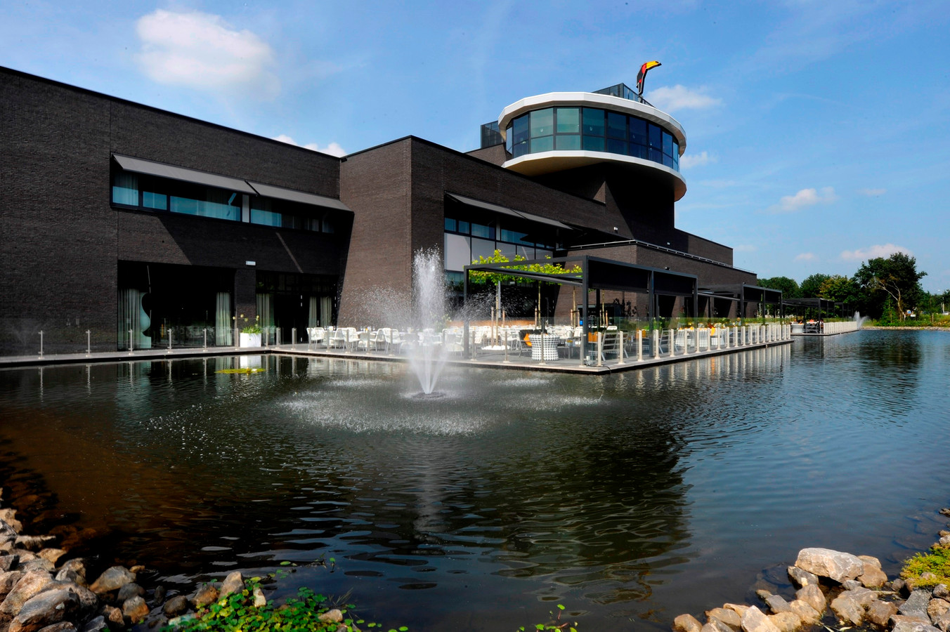 Van der Valk-hotel Uden wordt drie jaar lang azc voor 300 asielzoekers: ‘Waarom meer? Omdat het ...