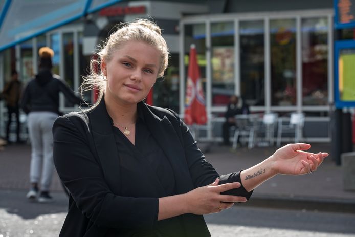 Deze tatoeage van Roxanne (20) redde haar leven | Binnenland | AD.nl