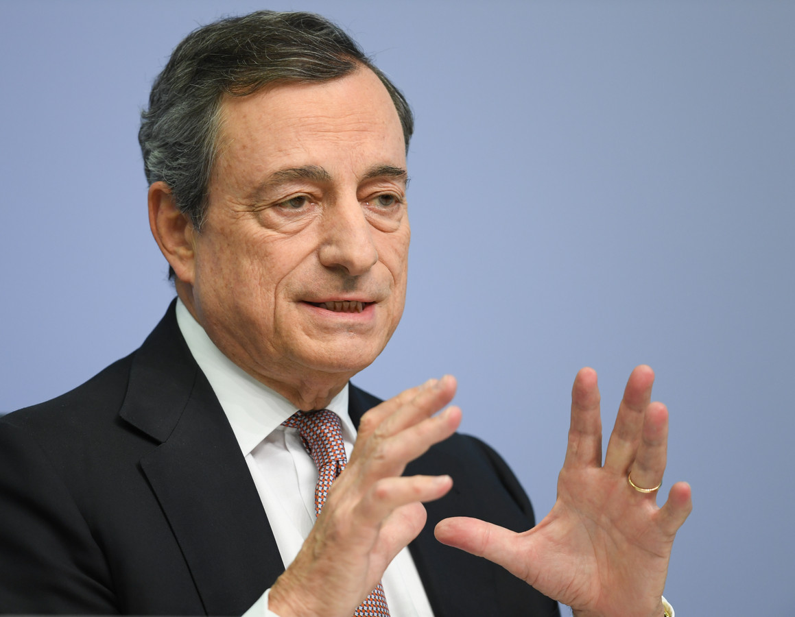 Bankpresident Draghi geeft Tweede Kamer draai om de oren | Foto | AD.nl