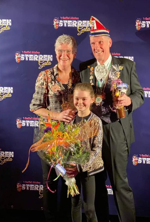 Gaffel Aöskes Losser eert Meindert Barelds met Orde van Verdienste ...