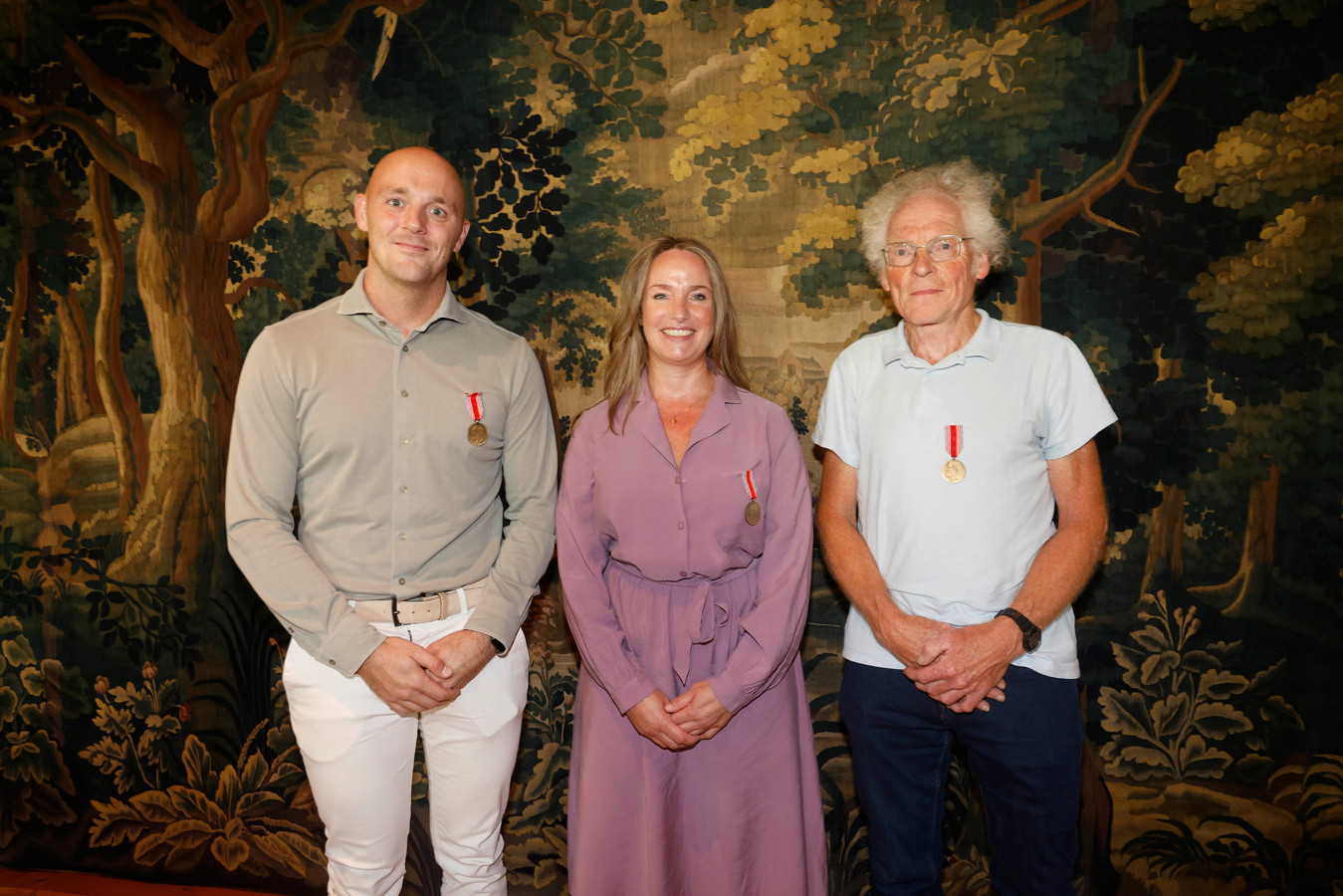 Helden krijgen medaille voor levensgevaarlijk ingrijpen bij ...