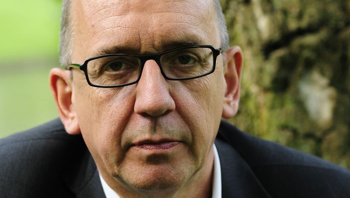 Fotomuseum Charleroi schrapt expo van N-VA-curator | Binnenland | hln.be