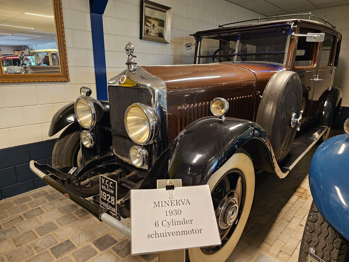 Marcel (73) verkoopt in één klap privéverzameling van 45 oldtimers ...