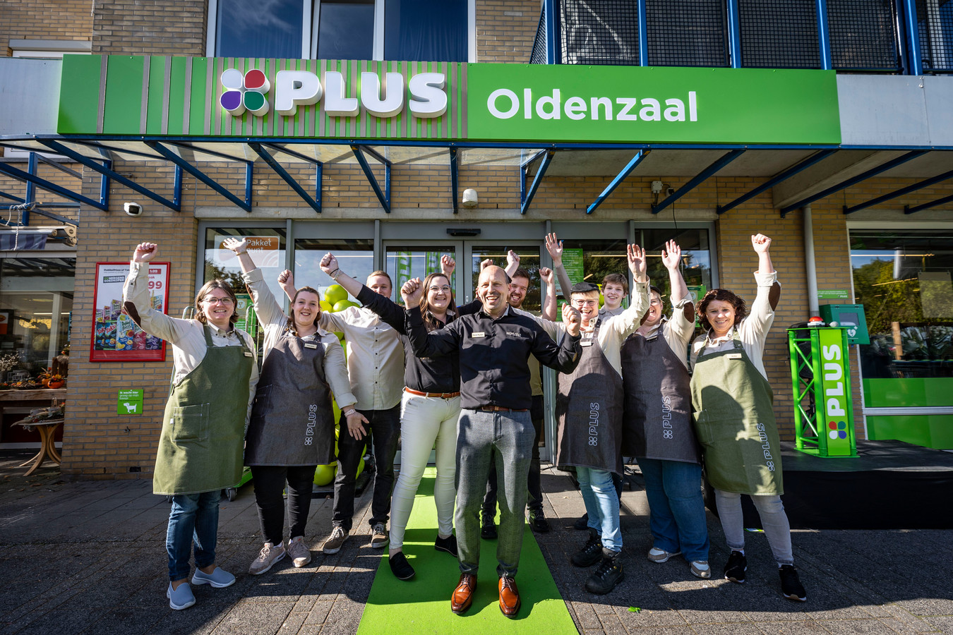 Al 42 jaar werkt René (60) in de supermarkt, nu ook als manager voor de ...