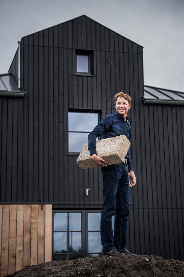 Weerman Gerrit Hiemstra moest z’n poot stijf houden voor een duurzaam ... Weerman Gerrit Hiemstra moest z’n poot stijf houden voor een duurzaam ...