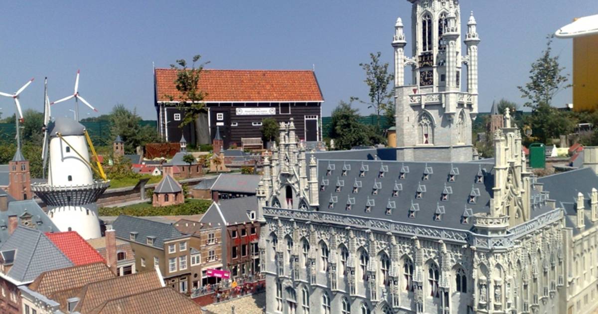 Miniatuur ijsbaantje op miniatuur markt Middelburg | Walcheren | pzc.nl