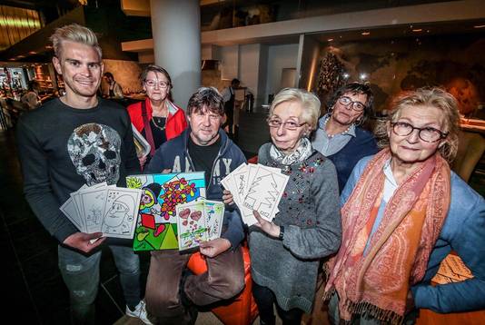 Beroemdheden verkopen wenskaarten voor armen | Kortrijk | hln.be