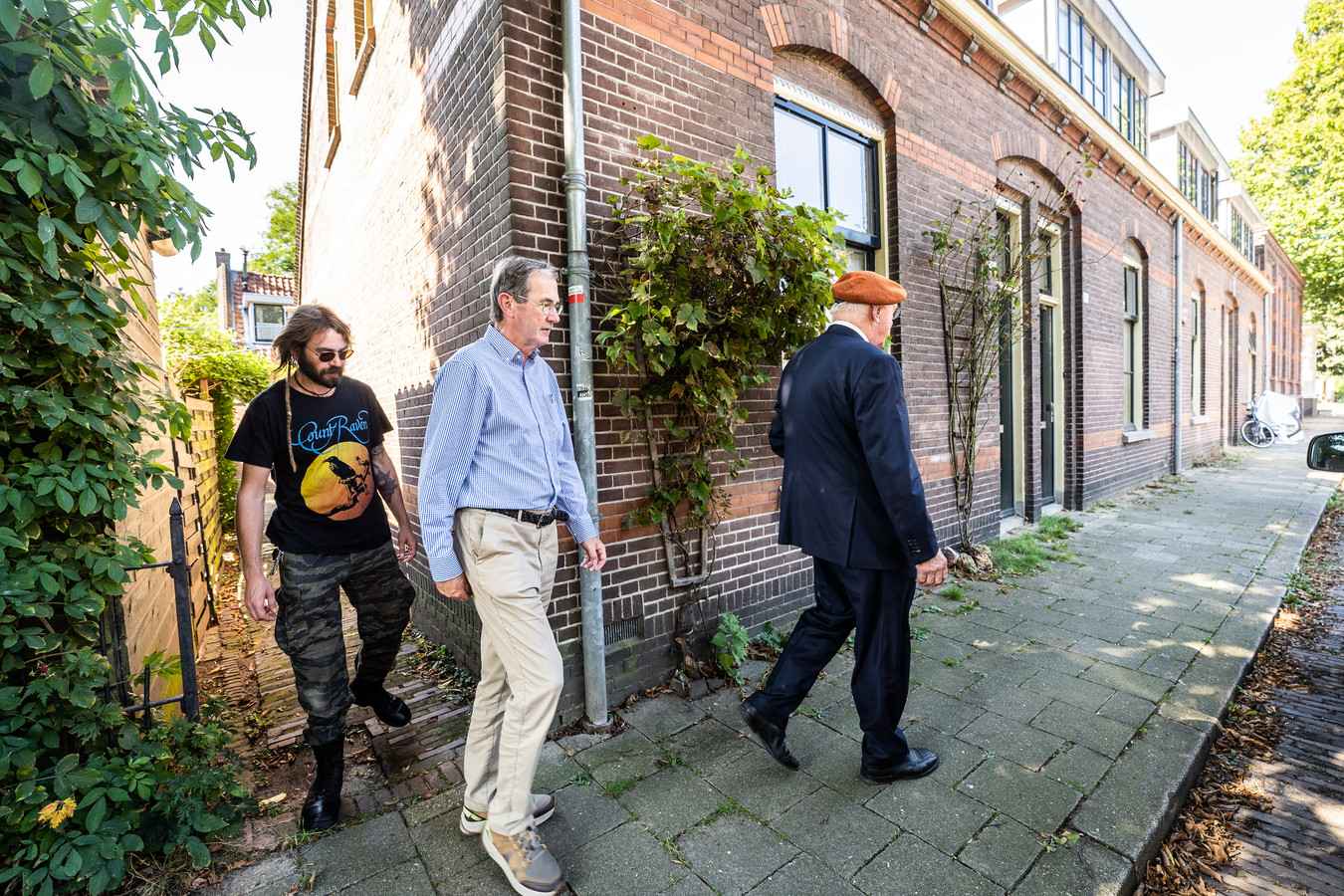 Vader en zoon Urquhart volgen het spoor van de parachutistengeneraal in ...