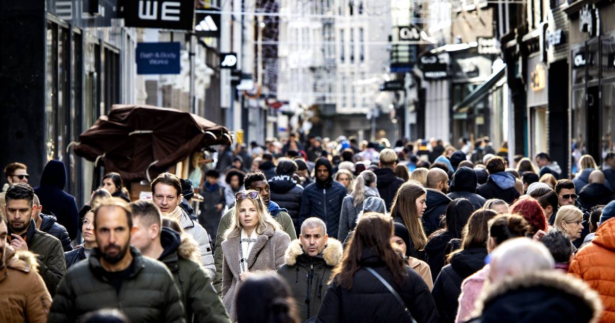 Minder immigratie, meer emigratie: Nederlandse bevolking in eerste ...