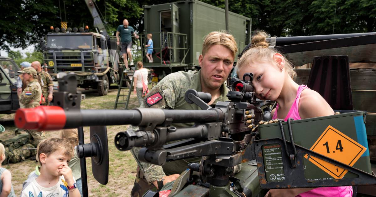 Open dag Rode Baretten: ‘Ik viel bijna achterover toen ik een militaire ...