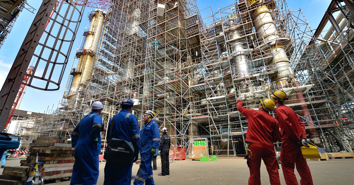 Shell Moerdijk legt fabriek stil voor groot onderhoud | Moerdijk ...