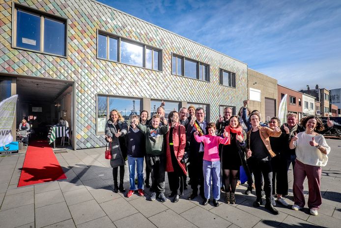 Renovatiegevel van O.666 gemaakt van drie ton gerecycleerd afval: “Symbool voor wat O.666 is ...