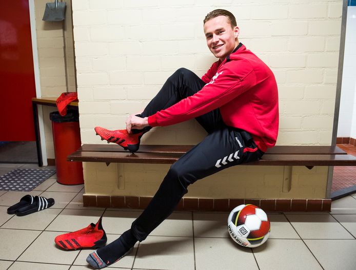 Noah Steen (22) bereikt via zijpaden de hoofdmacht: ‘In het derde ...