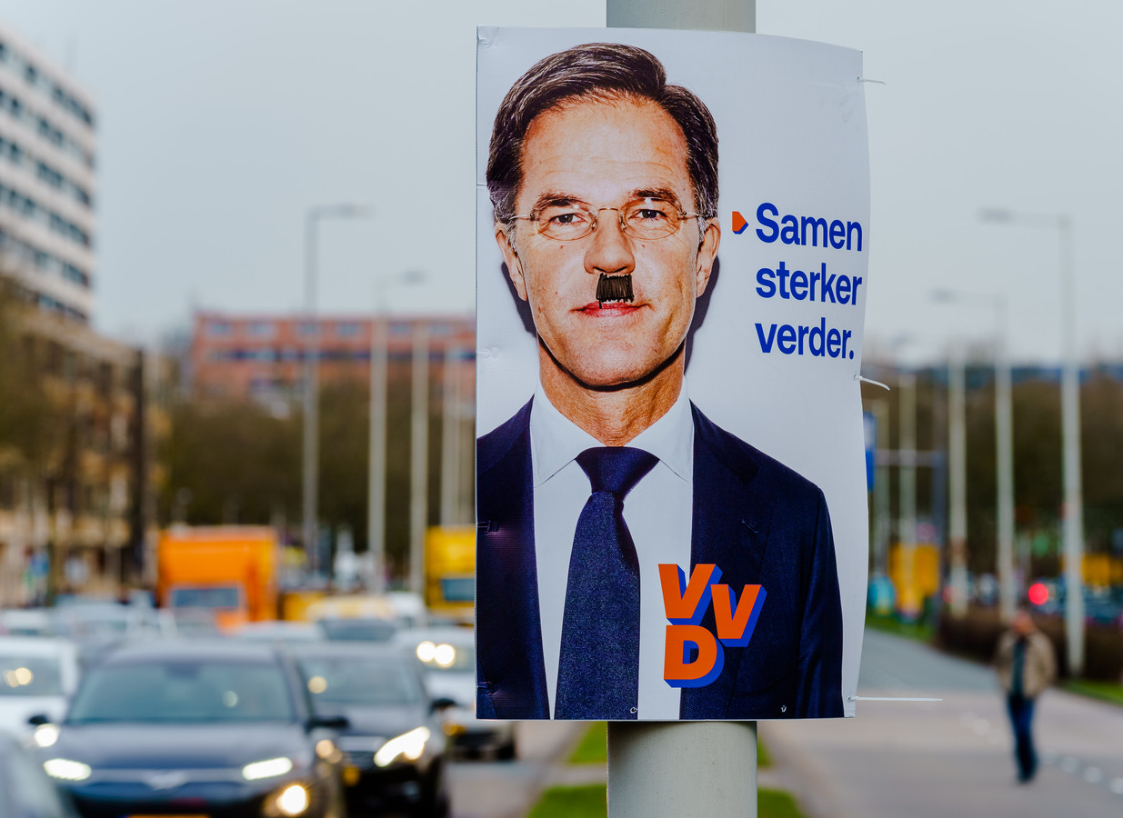 Verkiezingsposters met Mark Rutte in Rotterdam beklad met Hitlersnor ... Verkiezingsposters met Mark Rutte in Rotterdam beklad met Hitlersnor ...