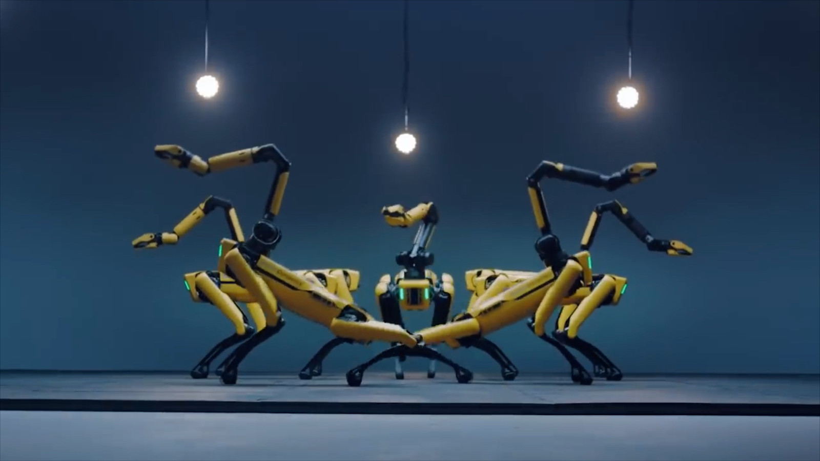 Robot ‘Spot’ danst in nieuwe video op nummer van BTS | Foto | hln.be
