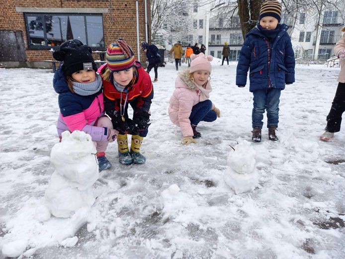 Sneeuwpret in basisschool De Groene Poort in Sint-Maria-Oudenhove ...