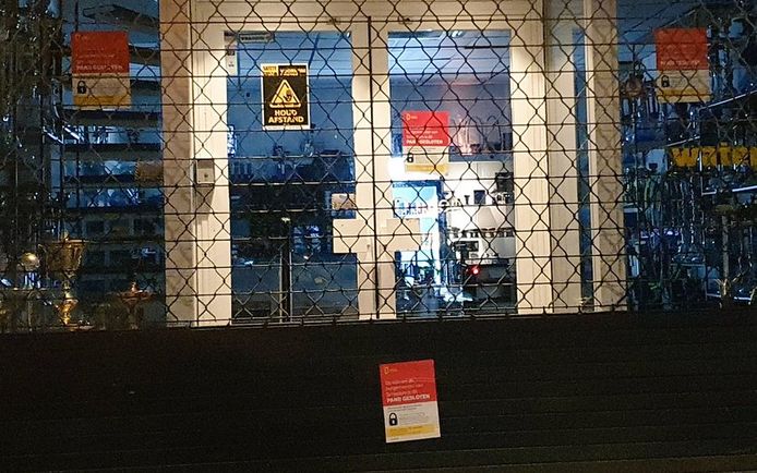 Panden gesloten na vondst kilo's illegale tabak | Waterweg | AD.nl