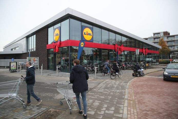 Uur in de rij voor nieuwe Lidl Geldrop, en daarna snel met smart-tv of ...
