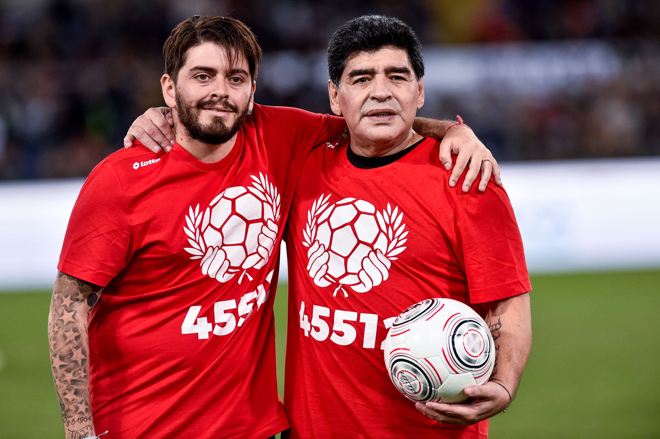 Maradona junior beleefde afscheid van vader vanuit Napels: ‘Ik heb de ...