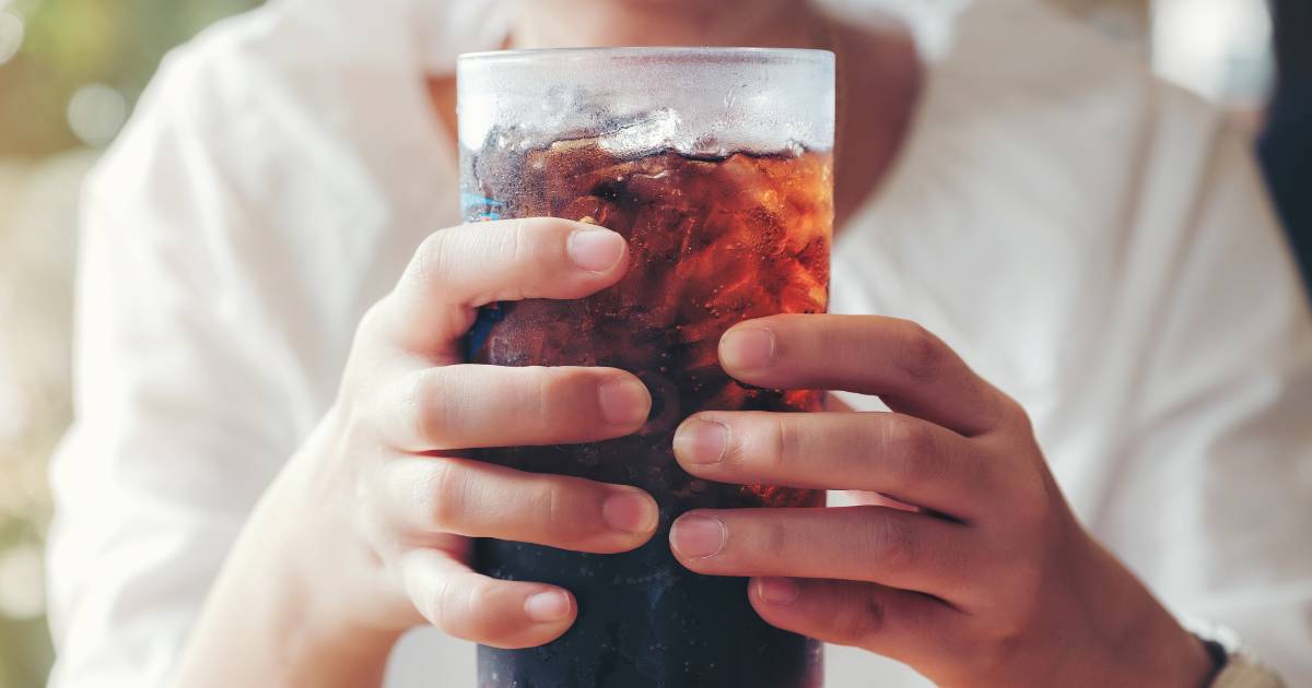 Tiktokkers scoren met ‘gezonde cola’ waarin ze azijn verwerken | Koken ...