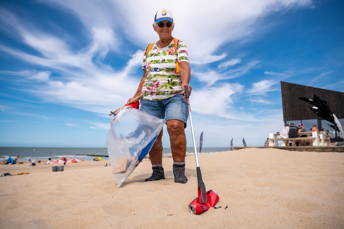 Troep langs de Zeeuws-Vlaamse kust wordt vandaag opgeruimd; van ...