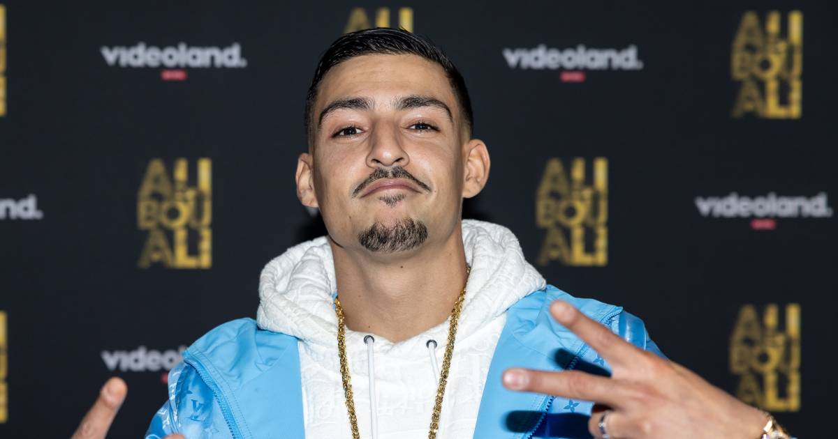 Boef zet z’n droomhuis vol marmer en met voetbalveld te koop voor 2,1 ...