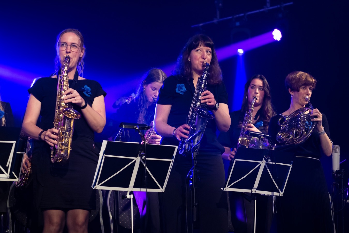 Sophie en Nele van The Young Ones zijn de koning te rijk: ze spelen met ...