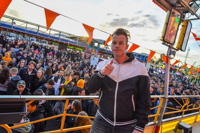 Nederlandse Rapper Sjors wordt behandeld voor longkanker | Showbizz ...