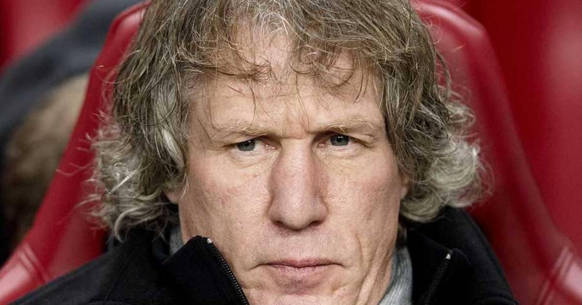 Verbeek verdedigt zich voor tuchtcommissie | Nederlands voetbal | AD.nl
