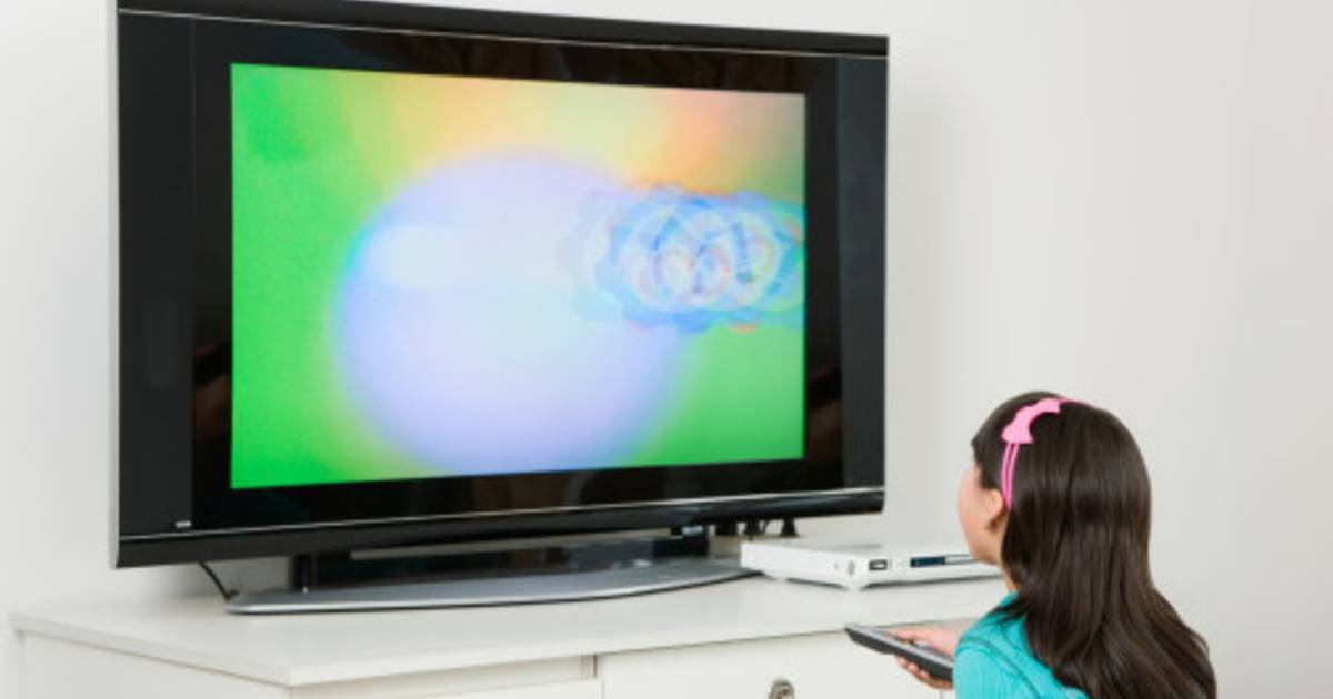 Tv-toestel van 30 kilo valt op hoofd van vierjarig meisje | Buitenland ...