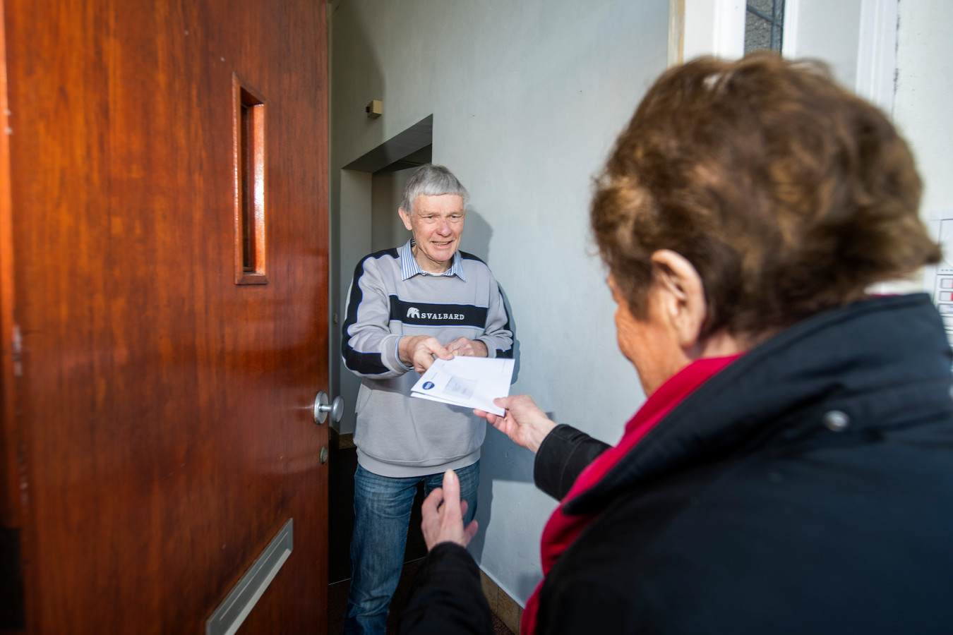 114 enveloppen van de Belastingdienst: moderne dakloosheid in Apeldoorn ...