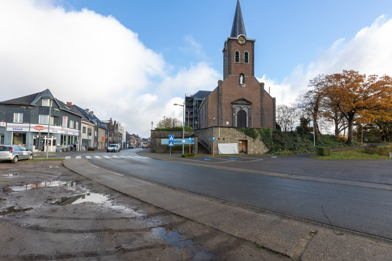 HUIZENJACHT. Beverlo bij Beringen: “Een landelijke villa mét zwembad en ...