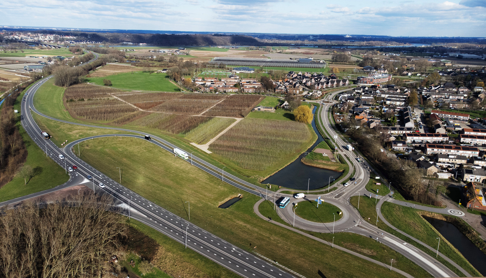 ‘Gouden kans’ of brug te ver: Woontorens in Kesteren om huizen ...