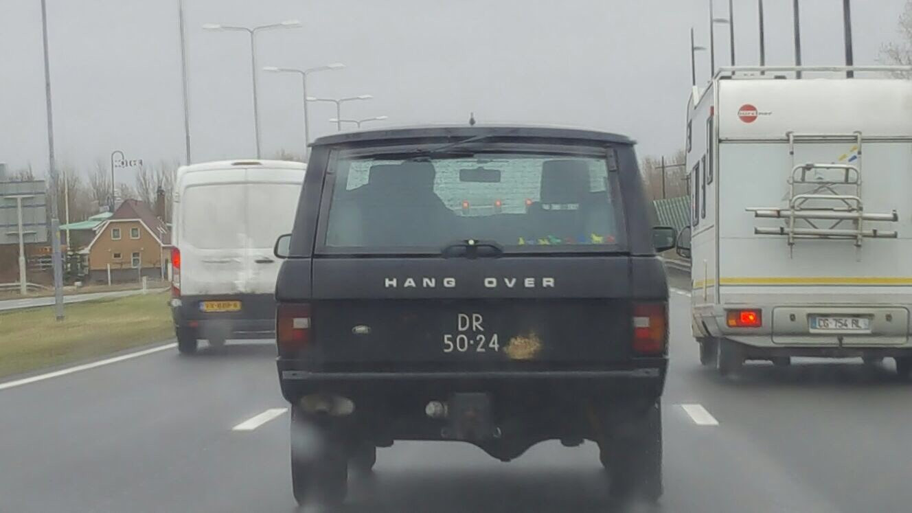 Dit lijkt een gewone Porsche, maar iets klopt er niet | Foto | AD.nl