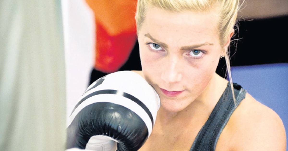 Larissa voelt zich niet welkom bij elitekorps | Binnenland | AD.nl