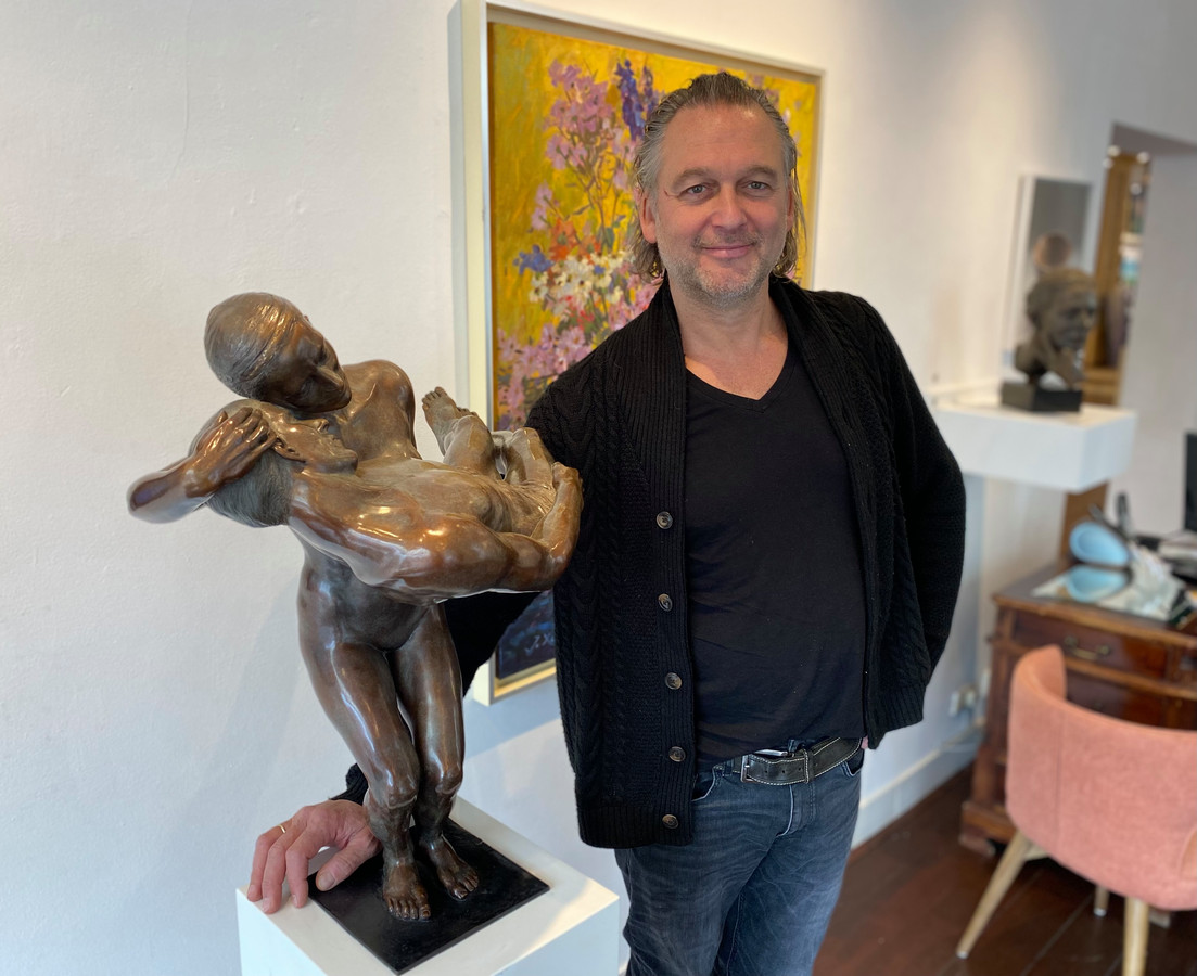 Drie jaar na zijn dood eert Utrecht cabaretier Jeroen van Merwijk: ‘Hij ...