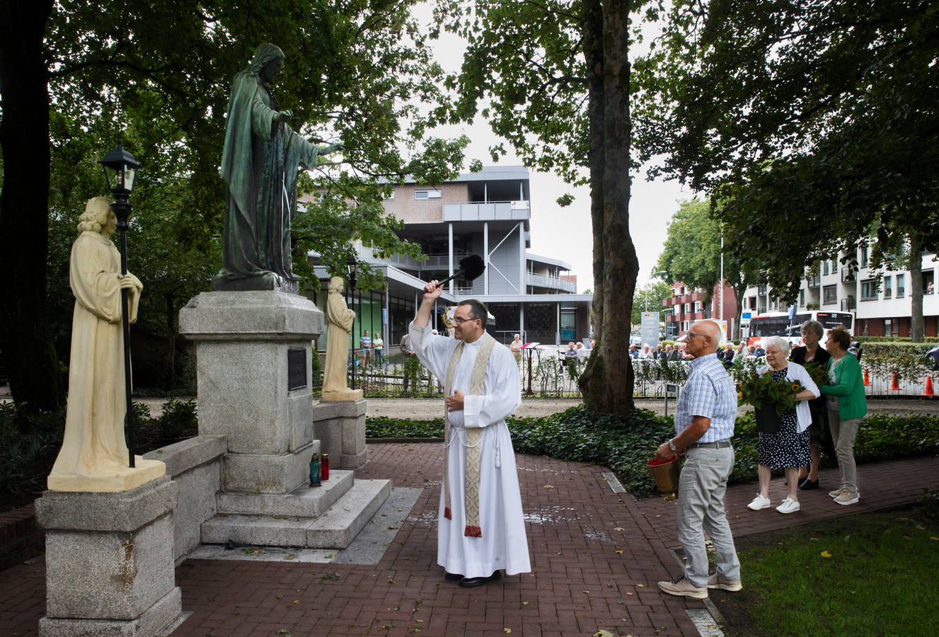 Pad bij pastorie Someren vernoemd naar pastoor Antoon van den Heuvel ...