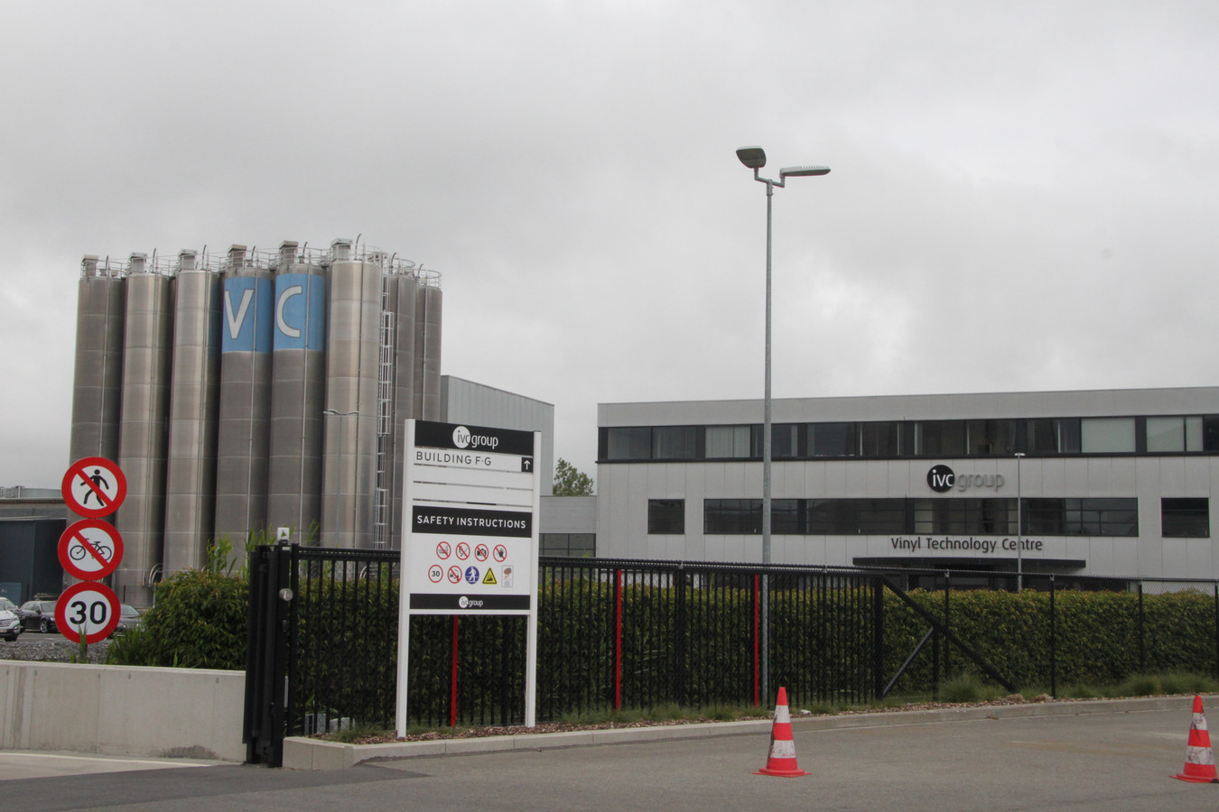 Weer machinebrand bij IVC Group, maar dit keer ’s nachts | Foto | hln.be