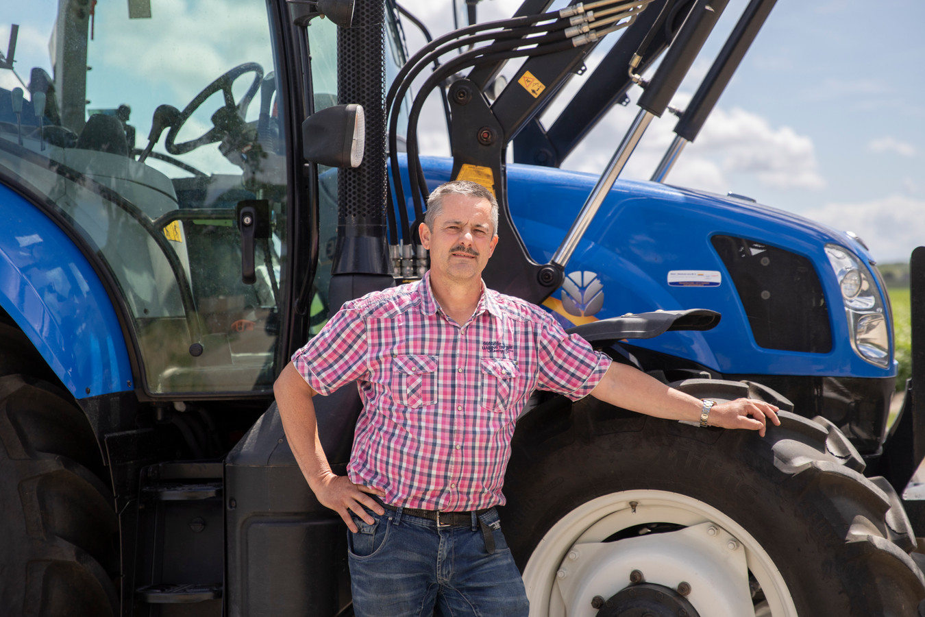Protesterende boeren op de trekker door Westerscheldetunnel | Foto | AD.nl