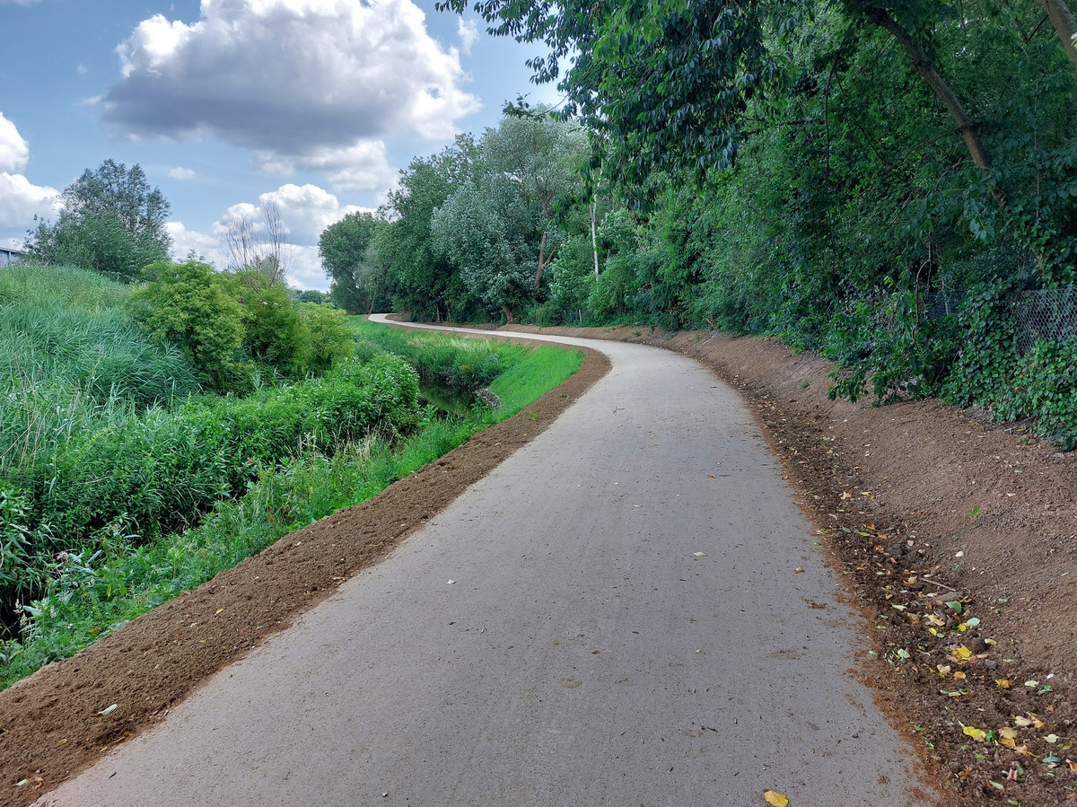 Nieuwe fietspad langs Bovenvliet wordt verder vergroend | Foto | hln.be
