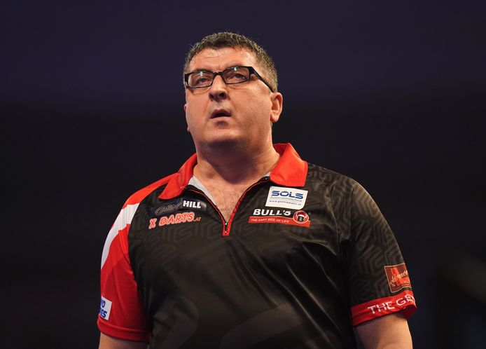 Mike De Decker hoopt straks duel met Michael van Gerwen af te dwingen ...