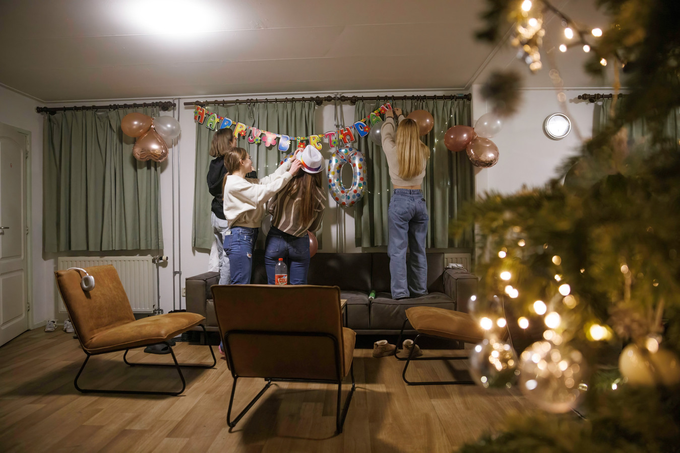 Daniella (22) en Anna (20) uit Oekraïne zijn blij met hun verblijf in ...