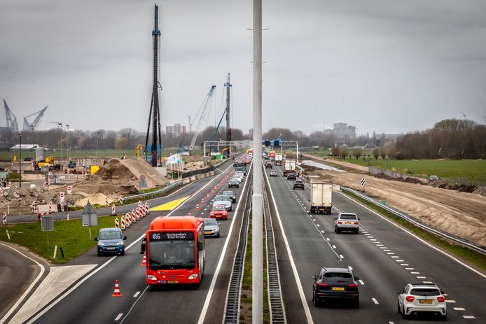 Geplande weekendafsluiting A20 richting Hoek van Holland gaat niet door | Maassluis | AD.nl