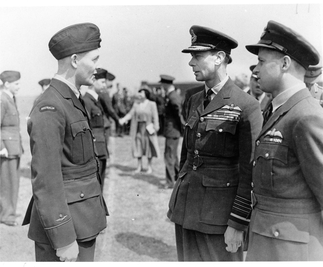 Les Knight krijgt in Den Ham de herdenking die de held toekomt | Foto ...