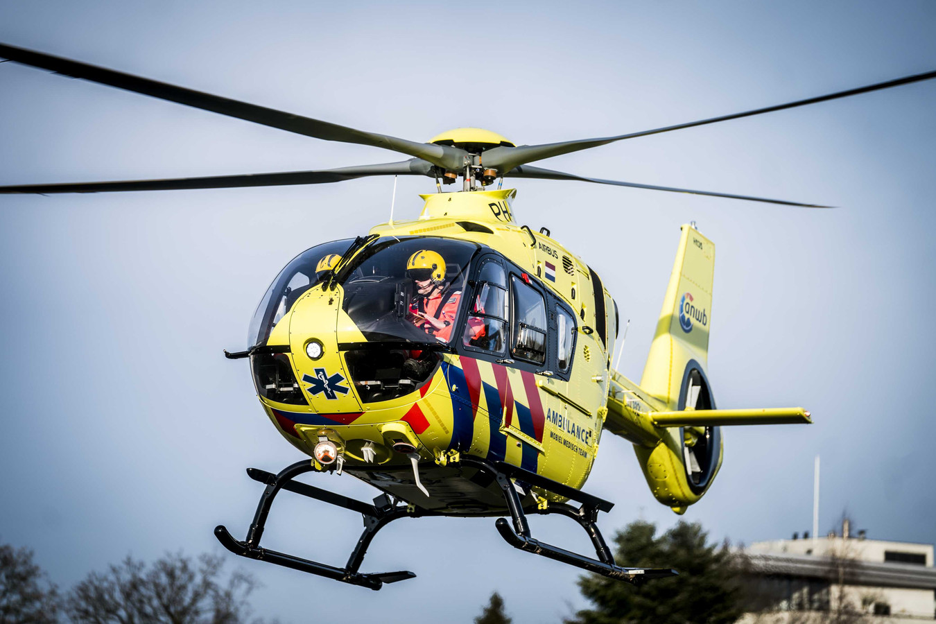 Ongeval bij Ebbingebrug in Groningen, traumahelikopter aanwezig | Foto ...