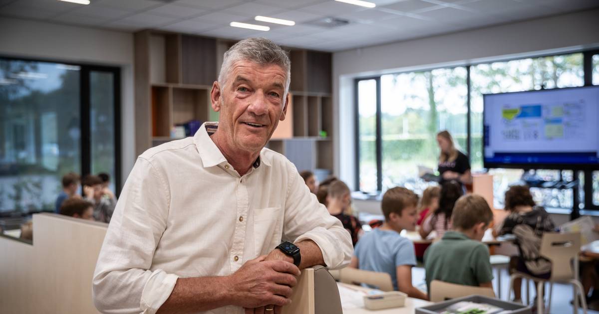 Zijn vader was er niet blij mee maar voor schooldirecteur Maarten was ...