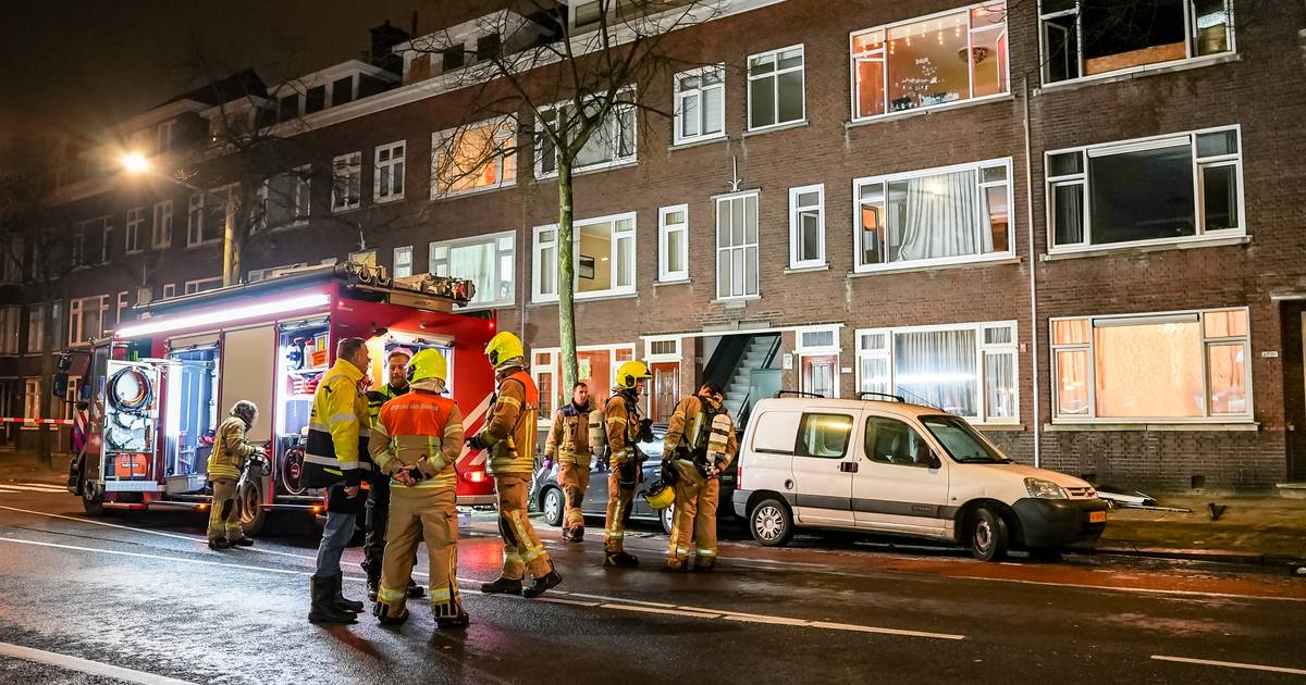 Persoon gewond na woningbrand: in zelfde woning was eerder een explosie ...